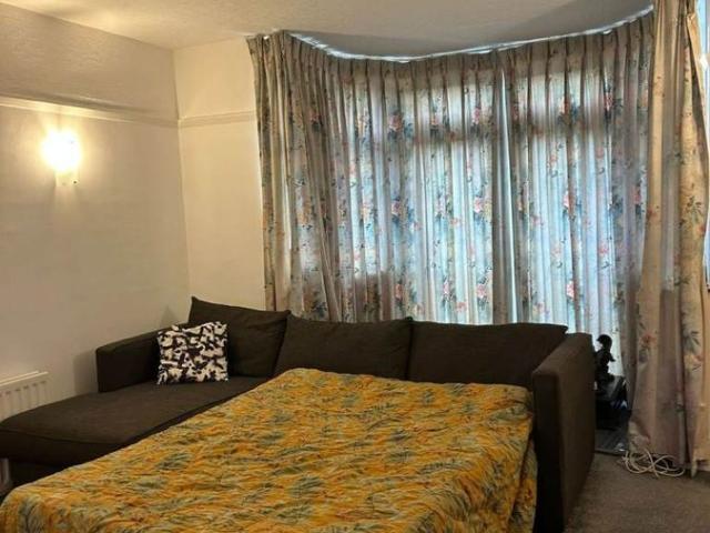 Eversley Way, Croydon CR0, Room to rent, £850 pcm | PrimeLocation