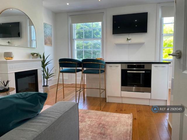Princess Road, London, NW1 1 bed flat to rent £2,425 pcm £560 pw