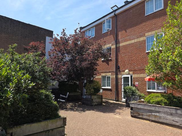 Princess Street, Luton LU1, 1 bed flat to rent, £900 pcm | PrimeLocation