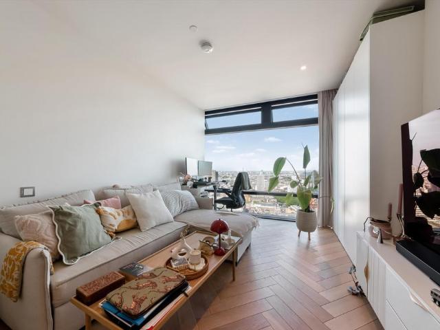 Principal Place, Worship Street. 2 bed flat to rent £6,000 pcm £1,385 pw