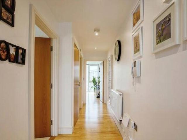 Printers Road, London, 1 Bedroom Apartment