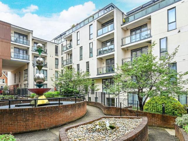 Printing House Square, Guildford, GU1 2 bed flat to rent £2,200 pcm £508 pw