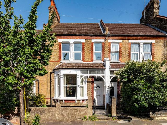 Priolo Road, Charlton, London, SE7 3 bed house to rent £2,701 pcm £623 pw