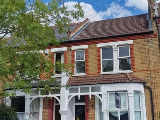 Priolo Road, London, SE7 2 bed flat to rent £1,850 pcm £427 pw