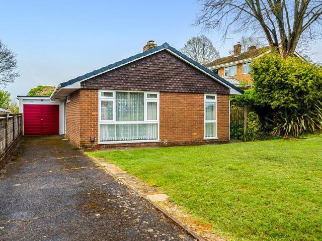 Priors Dean Road, Hampshire SO22 3 bed bungalow to rent £1,950 pcm £450 pw