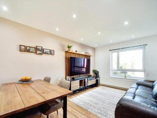Priors Mead, Enfield, 1 Bedroom Flat