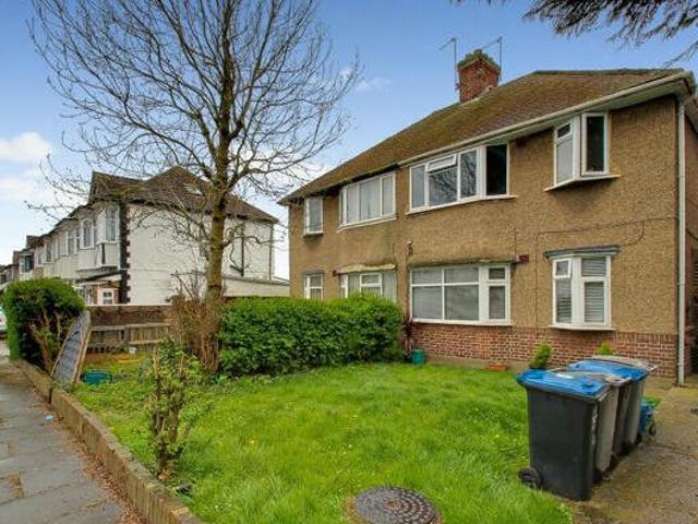 Priory Close, Wembley, 2 Bedroom Maisonette