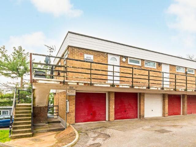 Priory Crescent, Upper Norwood. Studio to rent £2,200 pcm £508 pw