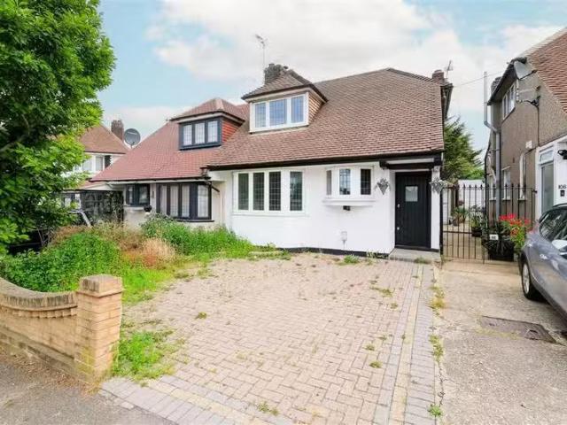Priory Avenue, Chingford 3 bed semi detached bungalow £500,000