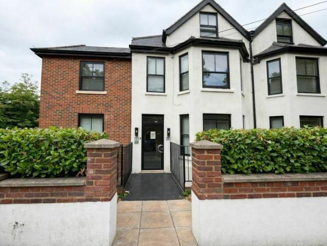Priory Avenue, High Wycombe HP13, 1 bed flat to rent, £1,050 pcm | PrimeLocation