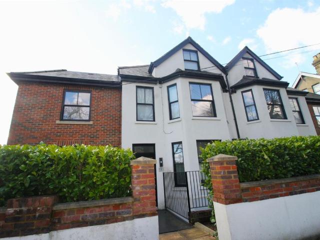 Priory Avenue, High Wycombe HP13, 1 bed flat to rent, £975 pcm | PrimeLocation