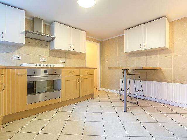 Priory Avenue, High Wycombe HP13, 2 bed flat to rent, £1,400 pcm | PrimeLocation