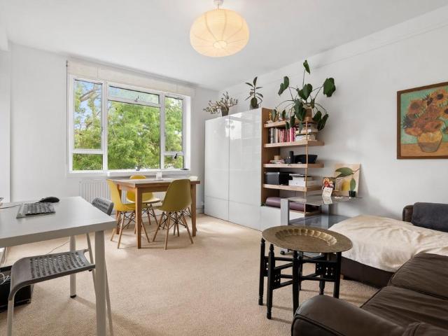 Priory Green Estate, Islington, London 1 bed flat to rent £2,200 pcm £508 pw