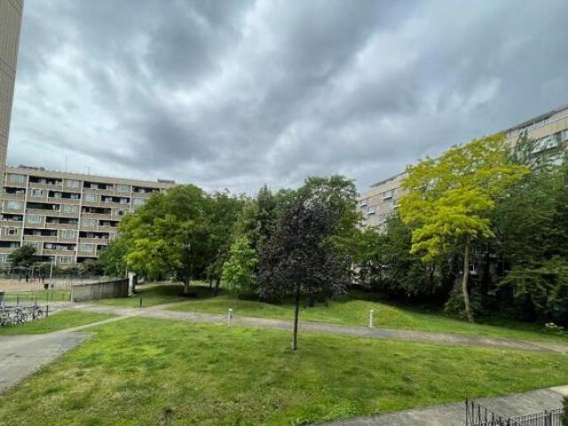Priory Green Estate, London, 3 Bedroom Flat