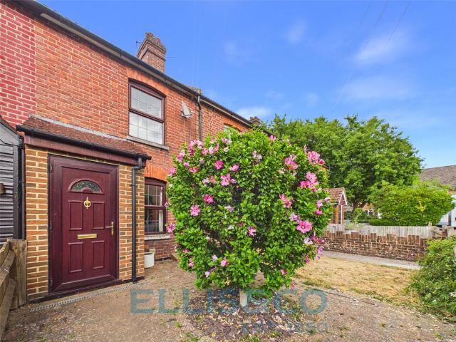 Priory Grove, Tonbridge, Kent, TN9 2 bed terraced house to rent £1,550 pcm £358 pw