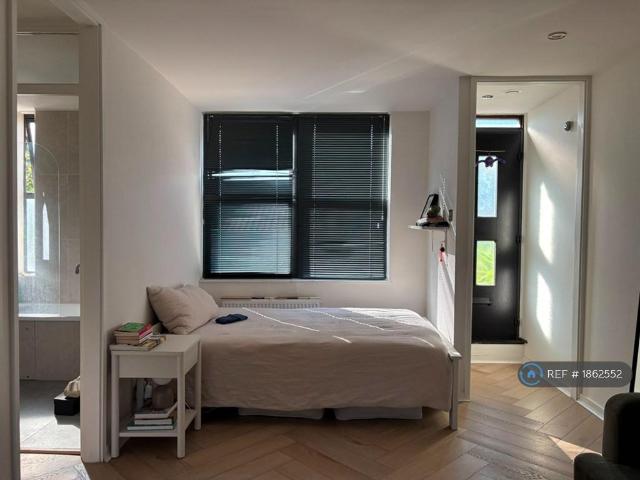 Priory House, London, SW1V Studio to rent £2,800 pcm £646 pw