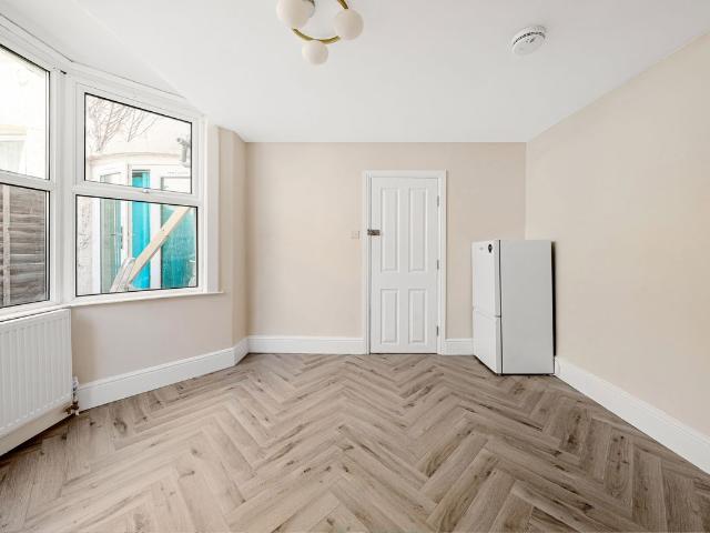 Priory Hill, Dartford DA1, 1 bed flat to rent, £1,225 pcm | PrimeLocation