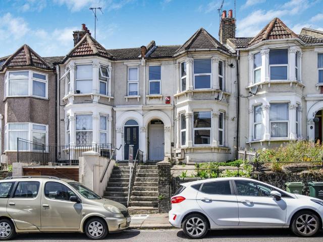 Priory Hill, Dartford DA1, 1 bed flat to rent, £1,250 pcm | PrimeLocation