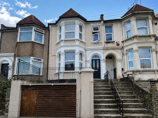 Priory Hill, Dartford DA1, 2 bed flat to rent, £1,400 pcm | PrimeLocation