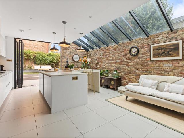 Priory Park Road, Queen's Park, NW6 4 bed end of terrace house to rent £7,500 pcm £1,731 pw