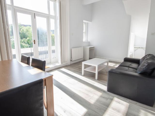 Priory Road, West Hampstead NW6, 2 bed flat to rent, £2,999 pcm | PrimeLocation