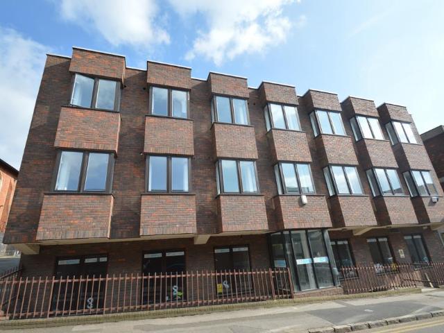 Priory Road, Buckinghamshire HP13 2 bed apartment to rent £1,245 pcm £287 pw