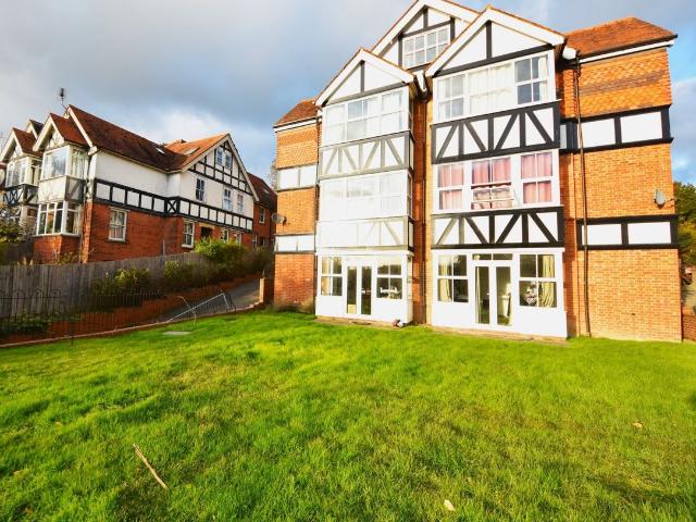 Priory Road, High Wycombe, Buckinghamshire HP13, Studio to rent, £850 pcm | PrimeLocation