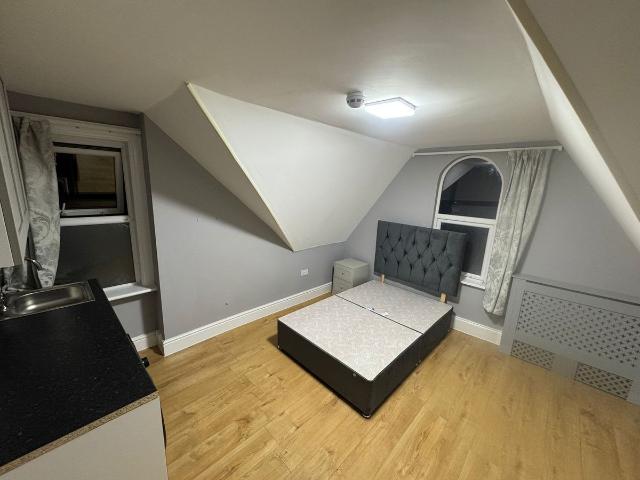 Priory Road, High Wycombe HP13, Studio to rent, £850 pcm | PrimeLocation