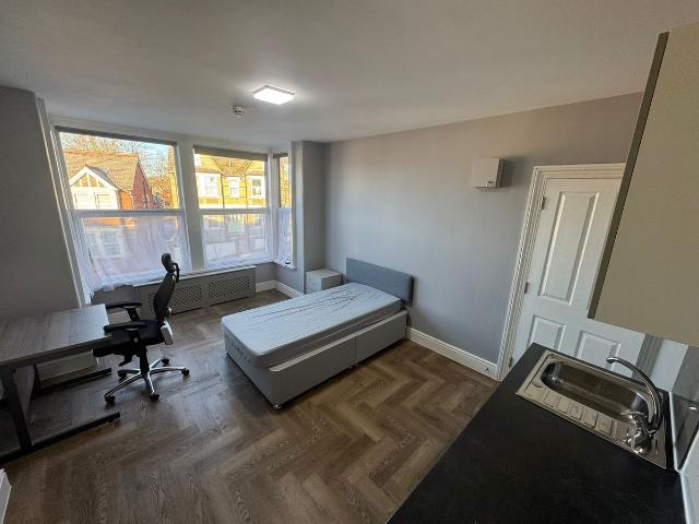 Priory Road, High Wycombe HP13, Studio to rent, £950 pcm | PrimeLocation