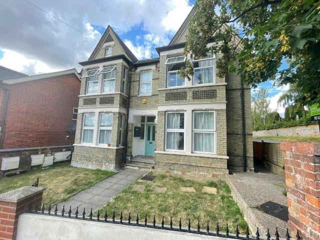 Priory Road HP13, Studio to rent, £875 pcm | PrimeLocation
