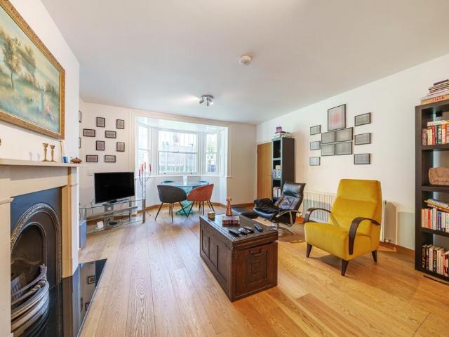 Priory Road London NW6 2 bed flat to rent £2,500 pcm £577 pw