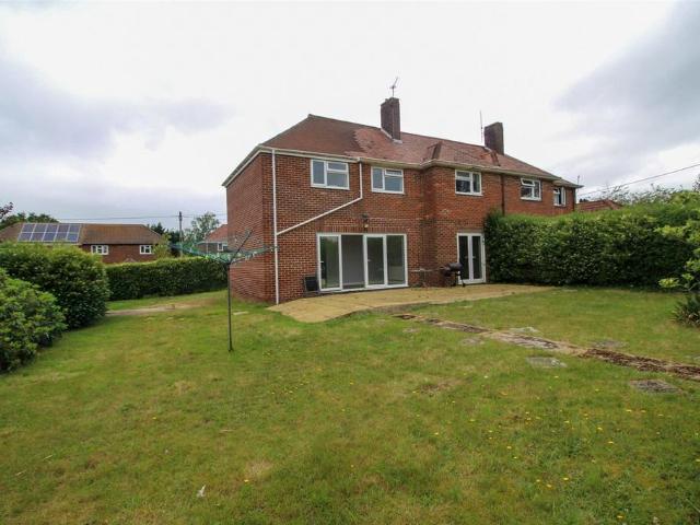 Priory Road, Netley Abbey. 4 bed semi detached house to rent £1,850 pcm £427 pw