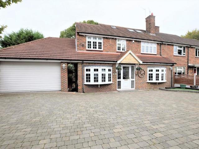 Priory Road, Romford, Essex. RM3 9AL 5 bed semi detached house to rent £3,600 pcm £831 pw