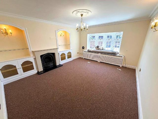 Priory Road, Romford RM3 6 bed detached house to rent £3,500 pcm £808 pw