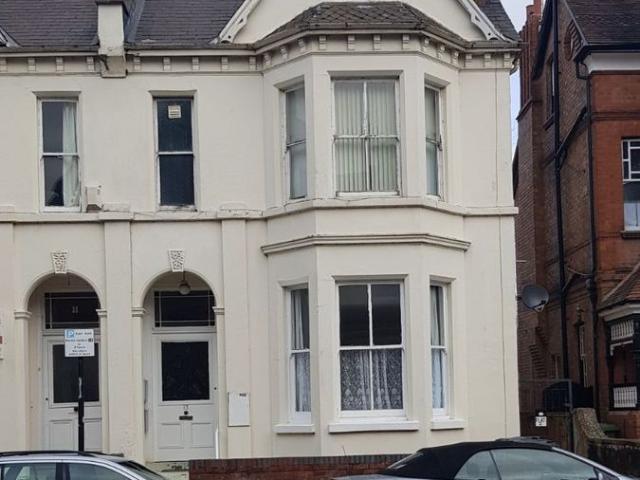 Priory Terrace, Leamington Spa CV31, 1 bed flat to rent, £975 pcm | PrimeLocation