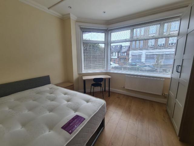 Priory Villas, Colney Hatch Lane N11, 1 bed property to rent, £800 pcm | PrimeLocation