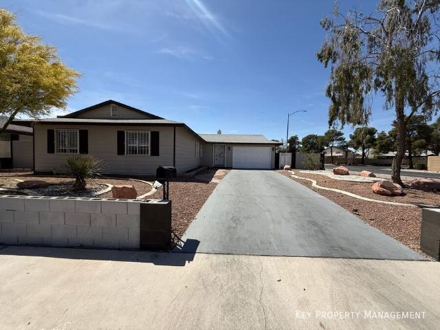 PRISTINE 4 BEDROOM SINGLE STORY HOME IN PRIME LAS VEGAS LOCATION!