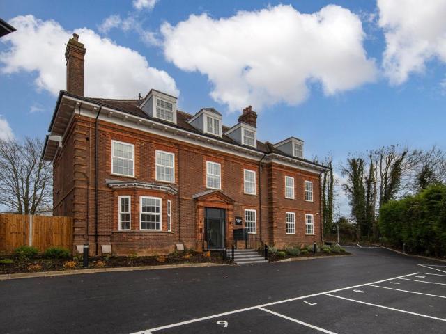 Prudence Place, Luton, Bedfordshire LU2, 2 bed flat to rent, £1,600 pcm | PrimeLocation