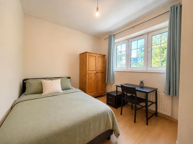 Prusom Street, London E1W, 3 bed flat to rent, £2,750 pcm | PrimeLocation