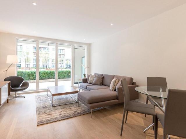 Pump House Crescent, Brentford TW8 1 bed apartment to rent £2,000 pcm £462 pw
