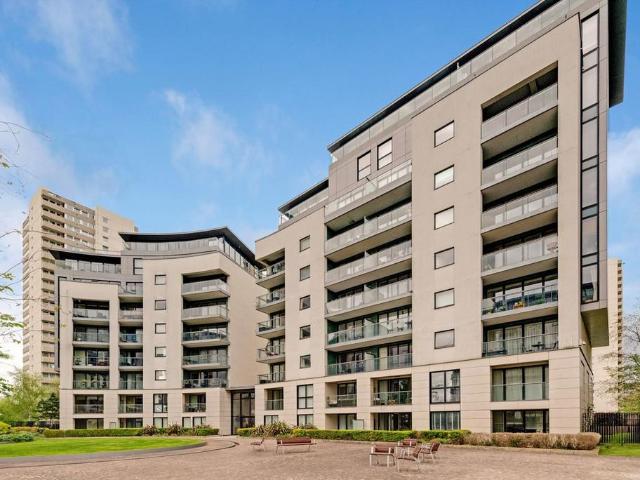 Pump House Crescent, Brentford TW8 1 bed flat to rent £1,998 pcm £461 pw
