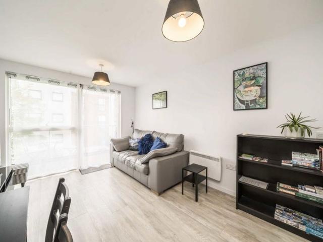 Pump House Crescent, TW8, London