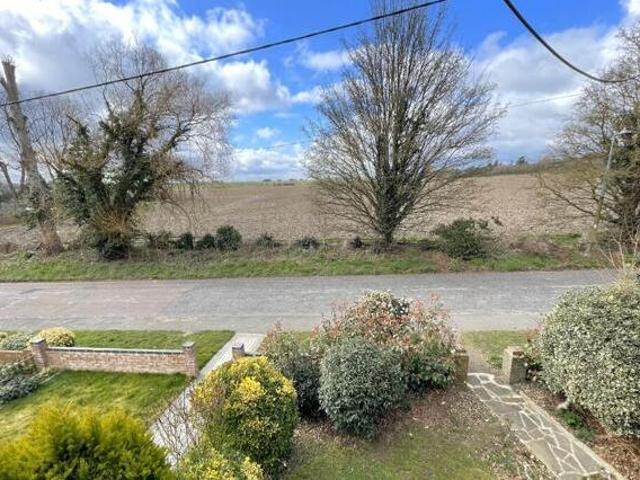 Pump Street, Horndon On The Hill, 3 Bedroom Chalet