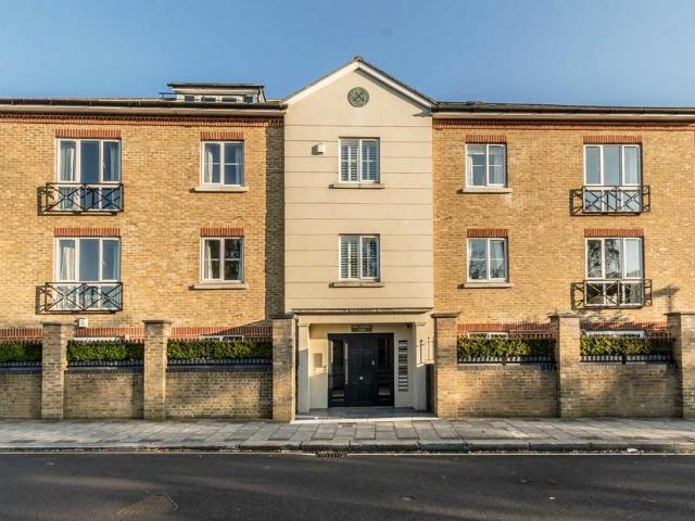 Pumping Station Road, London W4 2 bed flat to rent £2,297 pcm £530 pw