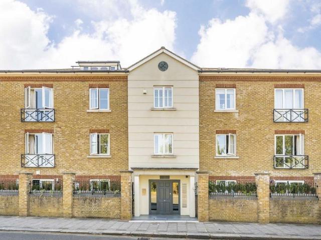 Pumping Station Road, London W4 2 bed flat to rent £2,450 pcm £565 pw