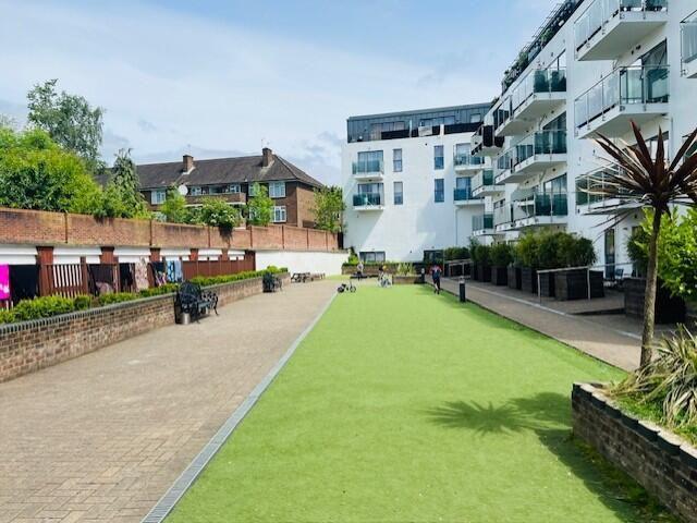 Punam Appt. Windsor Close, Northwood HA6, 2 bed flat to rent, £2,000 pcm | PrimeLocation