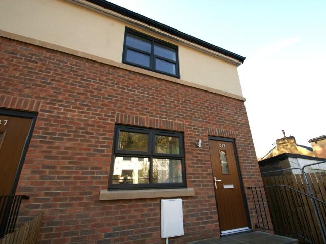 Pudsey Road, Leeds, West Yorkshire, UK LS13, 2 bed detached house to rent, £1,050 pcm | PrimeLocation