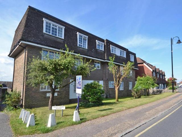 Pulborough, RH20 2 bed apartment to rent £1,150 pcm £265 pw