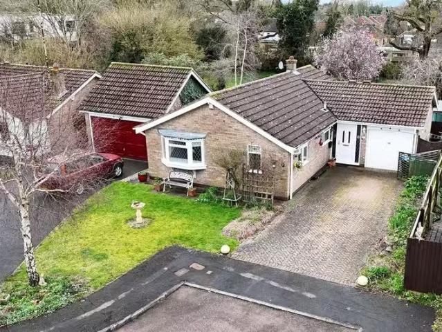Pulford Drive, Scraptoft, Leicester 2 bed detached bungalow.