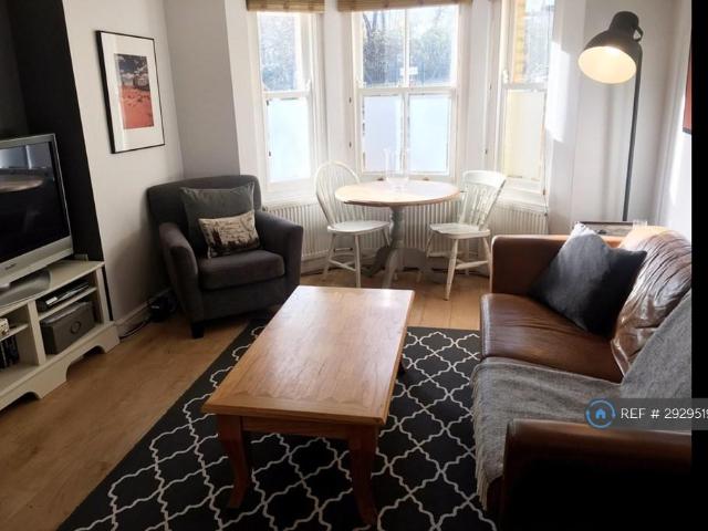 Pulross Road, London, SW9 2 bed flat to rent £2,300 pcm £531 pw